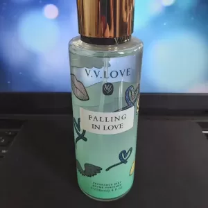 Buy VV Love Falling In Love Fragrance Body Mist 250ml